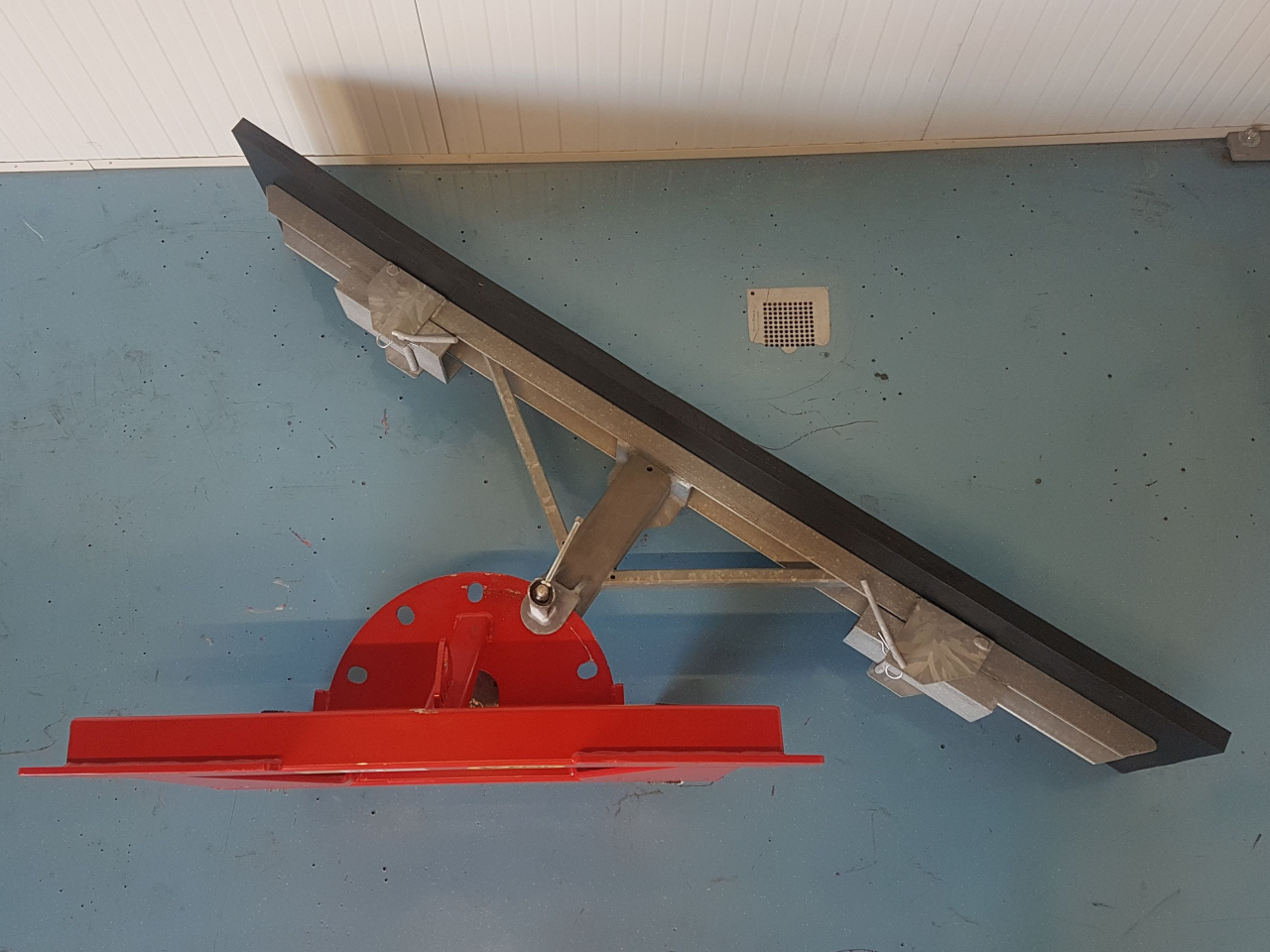 Schmutz- und Futterschieber einstellbar - Kemp Machines